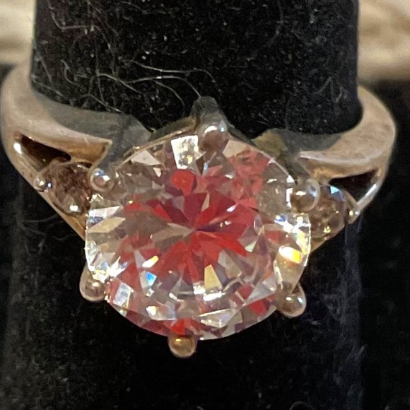 Jewelry | Diamonique Round Diamond Stone Set In White Goldi Size 5 ...